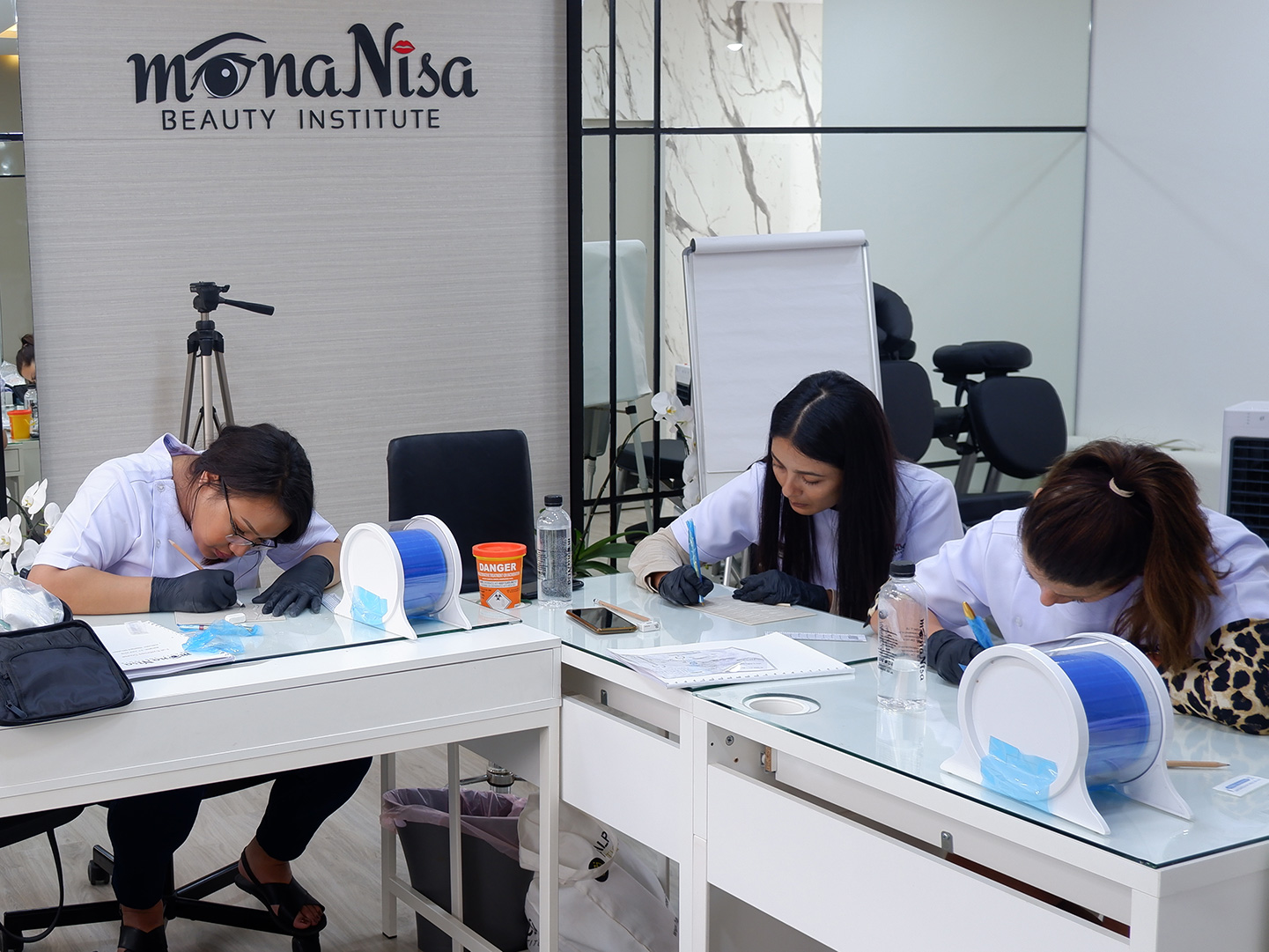 Become a permanent make-up artist by learning at MonaNisa Beauty Institute